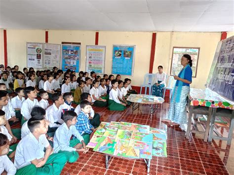 မင်္ဂလာဒုံမြို့နယ် အမှတ် ၁၀ အခြေခံပညာအလယ်တန်းကျောင်းတွင် ဟောပြောပွဲ၊ နံရံကပ်စာစောင်နှင့် စာအုပ