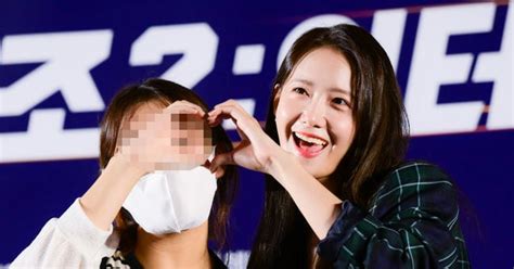 [사진]임윤아 팬과 만든 사랑스러운 하트