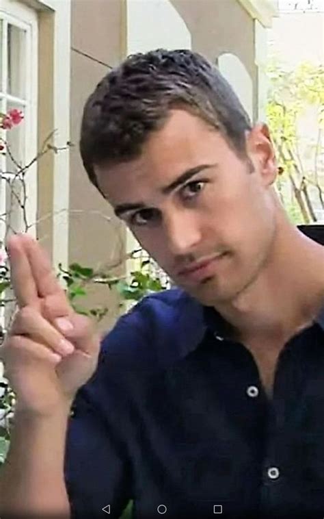 Pin af Pam Haley på Theo james