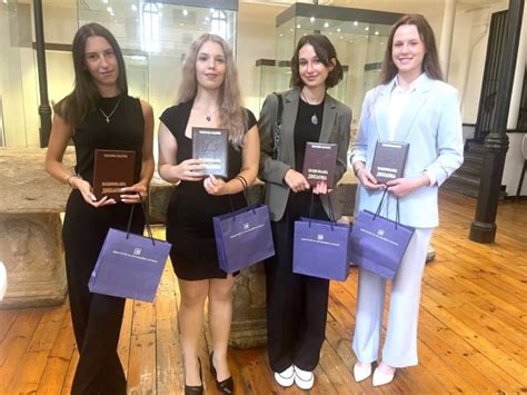 НАЦИОНАЛНА ТЪРГОВСКО БАНКОВА ГИМНАЗИЯ Първи в успеха