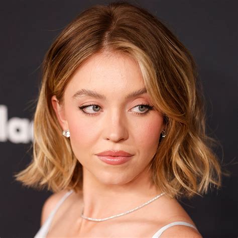 Sydney Sweeney Covers Up In A Baggy Sweater For Dinner With Sofia Vergara After Clapping Back At