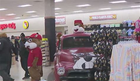 Photos Take A Look Inside Colorados First Buc Ees Fox31 Denver