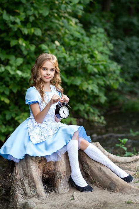 Alice In Wonderland Cosplay Alice