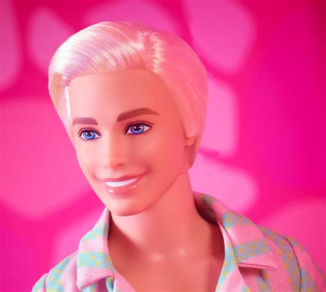 Muñeca Ken Wearing Pastel Striped Beach Matching Set Barbie The Movie