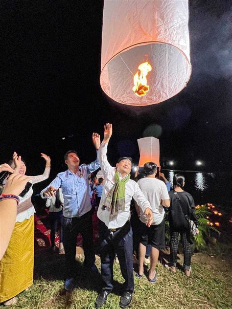 អាជ្ញាធរស្រុកព្រៃនប់ បានប្រារព្ធកម្មវិធីបណ្តែតព្រះទីប អកអំបុក សំពះព្រះខែ