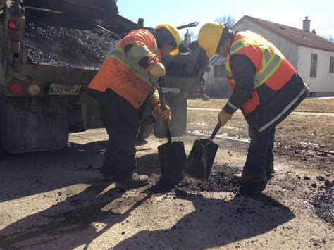 Pothole Patching Crews Catching Up After Early Start To Season Winnipeg Globalnewsca
