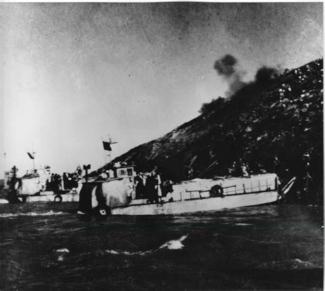 3分钟带您穿越中国海军70年 军事 人民网