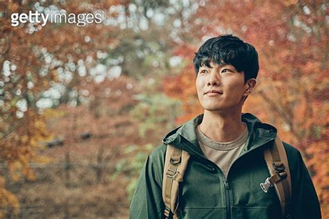 하이킹 아웃도어 산악등반 클라이밍 등산로 길 등산복 옷 등산장비 스포츠용품 하이킹 걷기 물리적활동 아웃도어 건강관리 산 산악등반