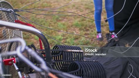 열기구 수박에 모험 버너는 팬 송풍기를 환기시켜 불을 봉투와 차가운 공기로 연출합니다 열기구 또는 에어로스타트 0명에 대한 스톡 사진 및 기타 이미지 Istock