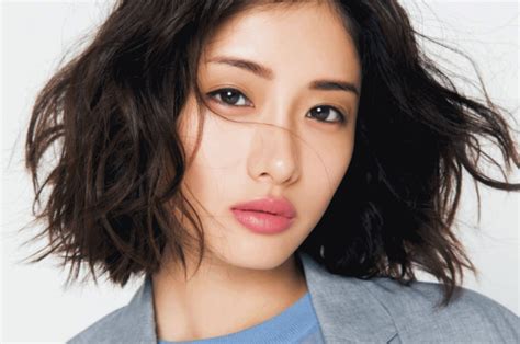 石原里美新剧开播 竟惹一众少女争相奔走理发店