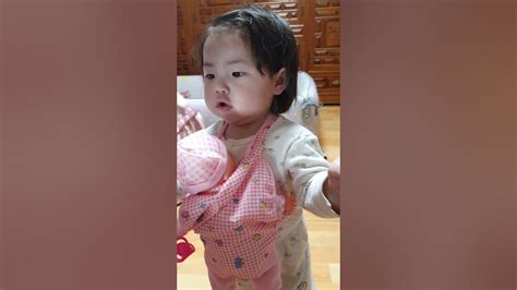 아기가 👶아기를 안아요 기동그리 생후13개월 416일차 Youtube
