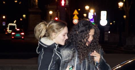 조니 뎁 딸 릴리 로즈 뎁 여자친구 070쉐이크와 키스 포착 [n해외연예]