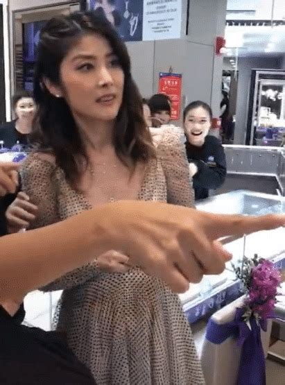年近50歲的陳慧琳嚇到了路人鏡頭下的她經歷了什麼 壹讀