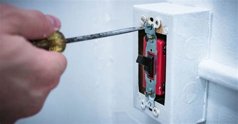 How To Replace A Faulty Light Switch Or Outlet