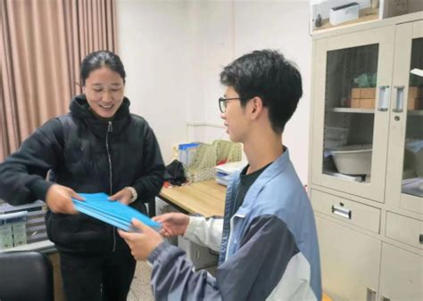 东华理工大学学子徐子轩身残志坚 自立自强凤凰网江西 凤凰网