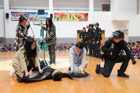 反恐防暴进校园 警校联动护平安 ——德清县舞阳学校教育集团与德清县公安局特警大队联合开展反恐防暴演练活动