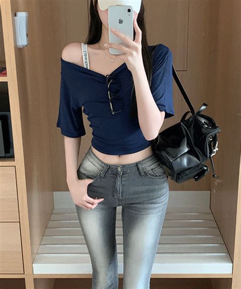 허리들뜸x 티먼 오프숄더 반팔 크롭티 에이블리