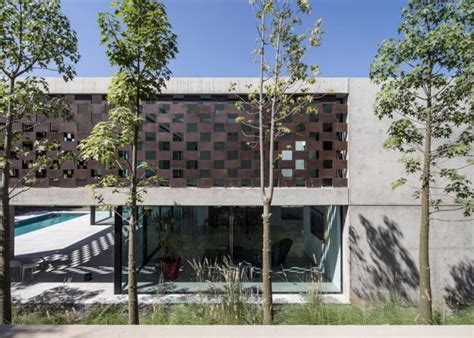 Screens Cast Patterns At House In Israel By Pitsou Kedem