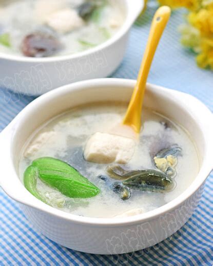 清淡美味丝瓜皮蛋豆腐汤