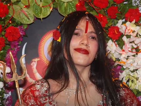 खुलेआम जिस्म का सौदा करती है राधे मां मॉडल अर्शी खान का आरोप Radhe