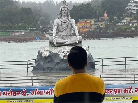 Pmo Fake Officer Kiran Patel In Kedarnath And Haridwar With Z Plus Security Photo Viral On