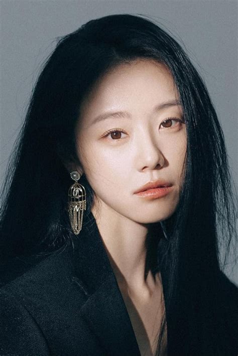 Lee Si Won Wiki Biography Age Gallery Spouse And More
