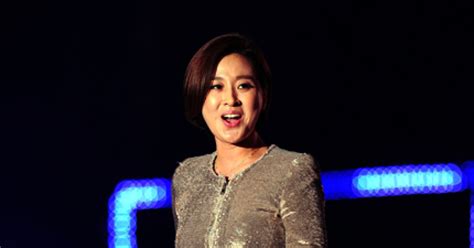 Md포토 뜨거운 반응에 놀라는 가수 마야