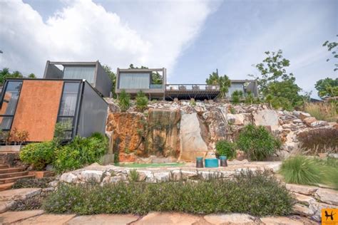 “หน้าผา เขาใหญ่” ที่พักดีไซน์สุดล้ำที่ให้ได้มากกว่าวันพักผ่อนแสนสบาย