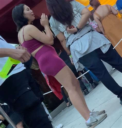 Sexy Asian Chick At Theme Park Short Shorts And Volleyball Forum