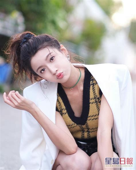 蔡思貝突然「脹爆」拋低女神包袱瘋狂扮醜反白眼 袁偉豪姚子羚極無奈冇眼睇 星島日報