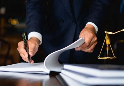 گزارش طرح اجباری شدن وکالت آخرین ترفند کانون وکلا برای حفظ بازار انحصاری 70 ساله تسنیم