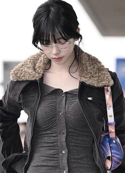 Karina Looks So Cute With Glasses 😍😍 Raespahotties