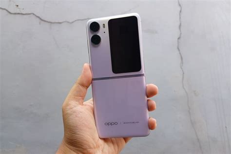 Foto Melihat Lipatan Layar Oppo Find N Flip Yang Segera Dijual Di Indonesia
