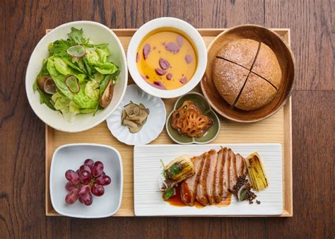 Chef Stephan Zoisl Launches Casual Dining Spot Chefs Tavern