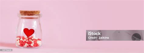 유리 항아리에 빨간 마음 자선 사랑 건강 Insuarence 세계 심장의 날을위한 개념 0명에 대한 스톡 사진 및 기타 이미지 Istock