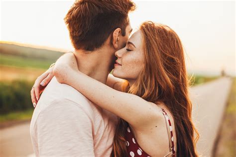 15 Signs A Fearful Avoidant Attachment Style Loves You