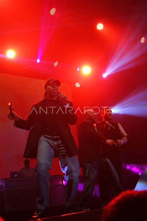 Aksi Color Me Bad Antara Foto