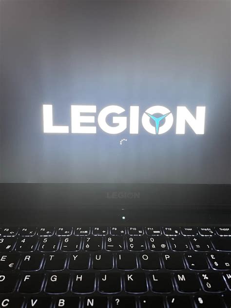 Dual Booting Win10 Eos Laptops Logo Looks Bizarre When Booting Into