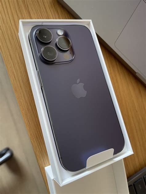 실물 아이폰14 프로 퍼플 색상 카툭튀