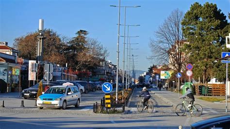 Синоќа на булеварот „Македонски просветители“ приведено лице од Охрид поради агресивно и