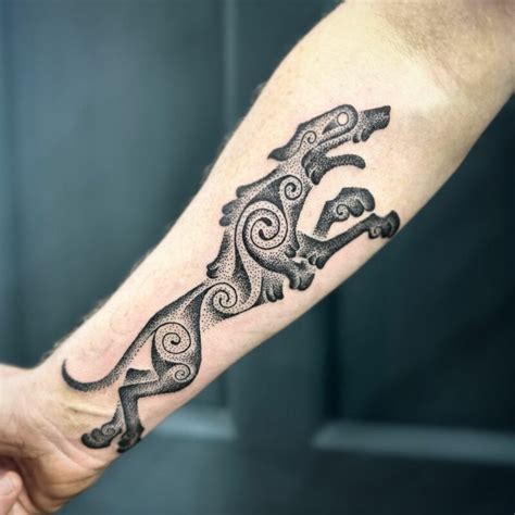 20 Legendary Celtic Tattoos That Celebrate Rich Heritage
