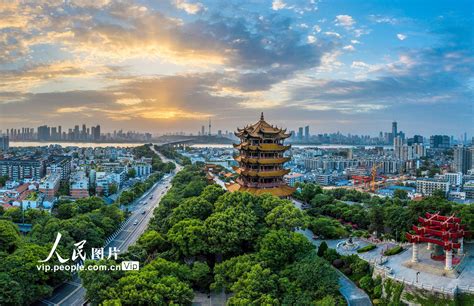 湖北武汉：晚霞映照黄鹤楼绚丽如画 读图 首页