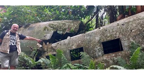 Проф Николай Овчаров попаднал на разбит самолет в австралийската джунгла