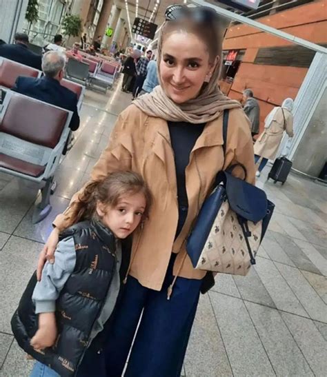 عکس پوشش متفاوت بهاره افشاری در مسافرت با هواپیما فیلم زنده ماندن