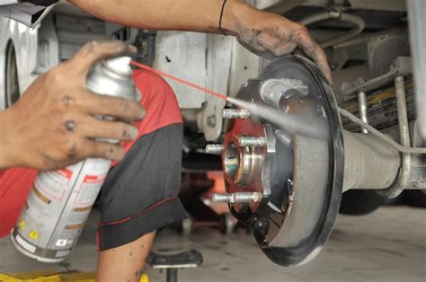 Penanganan Tepat Bila Rem Cakram Mobil Terendam Banjir