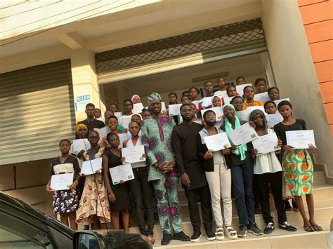 Journée Internationale Des Jeunes Filles Dans Les Tic 40 Jeunes Filles Formées Sur Les Métiers