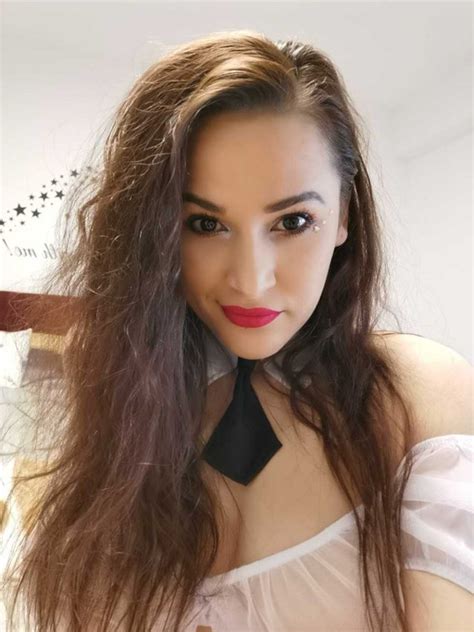 Whats The Name Of This German Dark Hair Camgirlmom From Cocofans Tv