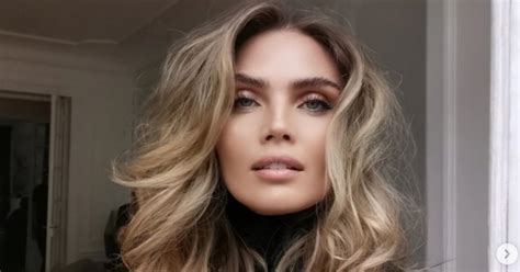 Kim Feenstra Maakt De Zomer Nog Heter Met Pikante Bikinifoto