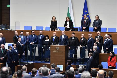 НАПРЕГНАТ ДЕН Парламентът гласува вота на недоверие на кабинета Желязков Информационна