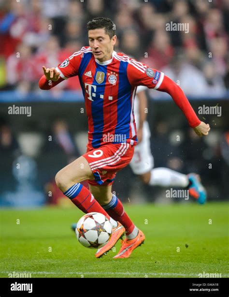Munich Germany 5th Nov 2014 Munichs Robert Lewandowski Controls